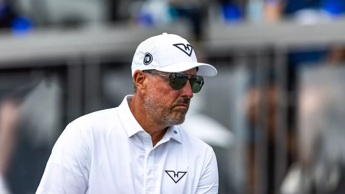 Phil Mickelson suffers ‘worst break ever’ as luck fades just before ...